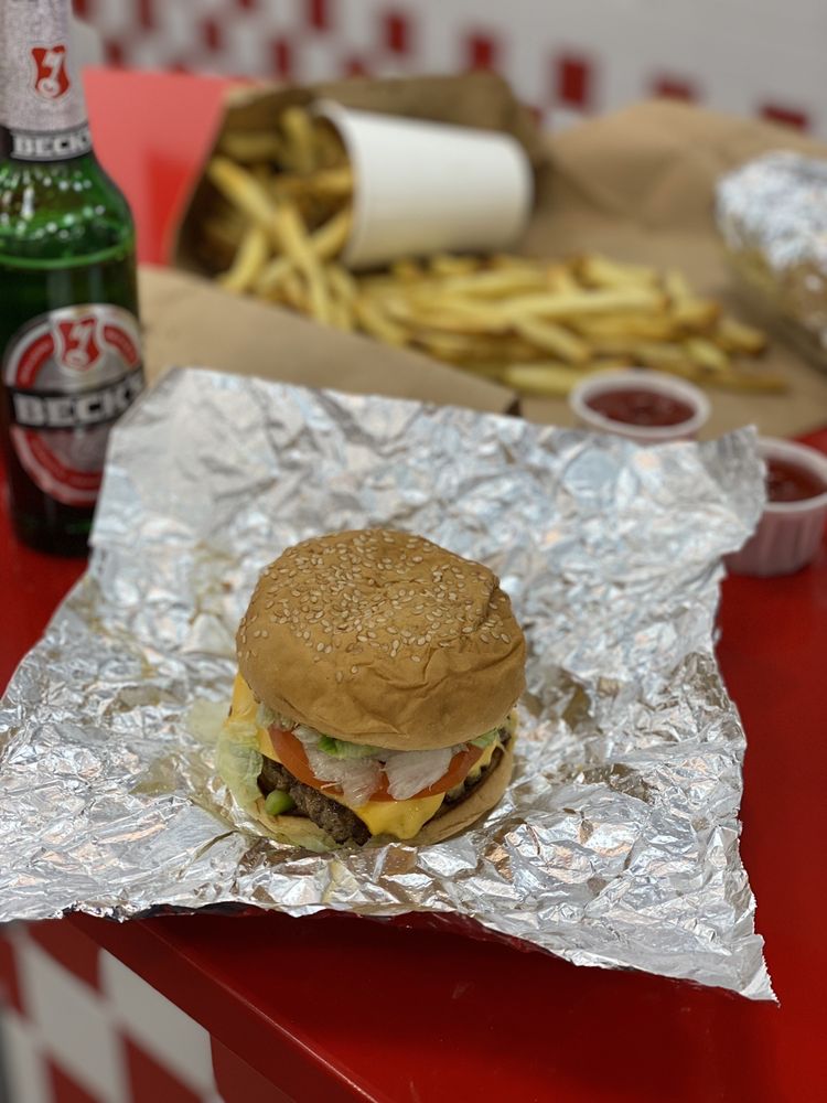 FIVE GUYS - 24 Photos - Langgasse 20 - 22, Wiesbaden, Hessen, Germany ...