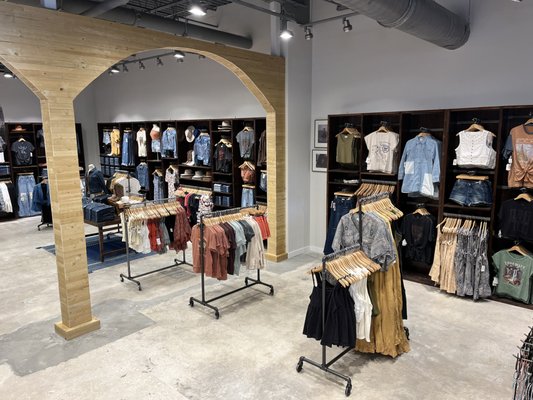 BOOT BARN - Updated March 2025 - 61 Photos - 8515 W Hillsborough Ave ...