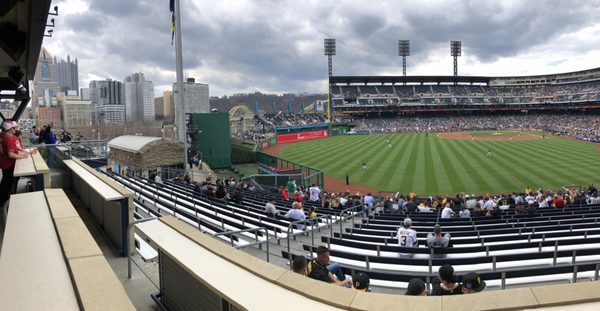 JIM BEAM LEFT FIELD LOUNGE AND JIM BEAM PORCH - Updated July 2025 - 115 ...