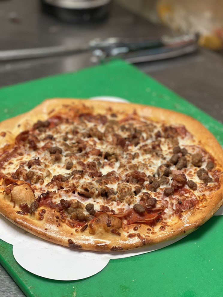 FOOD TOWN PIZZERIA - Updated May 2024 - 858 S Dill St, East Bernard ...