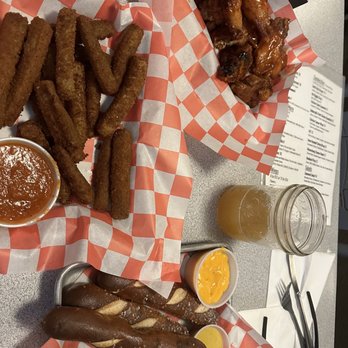 TENTH HOLE TAVERN - Updated January 2026 - 83 Photos & 15 Reviews - 16 ...