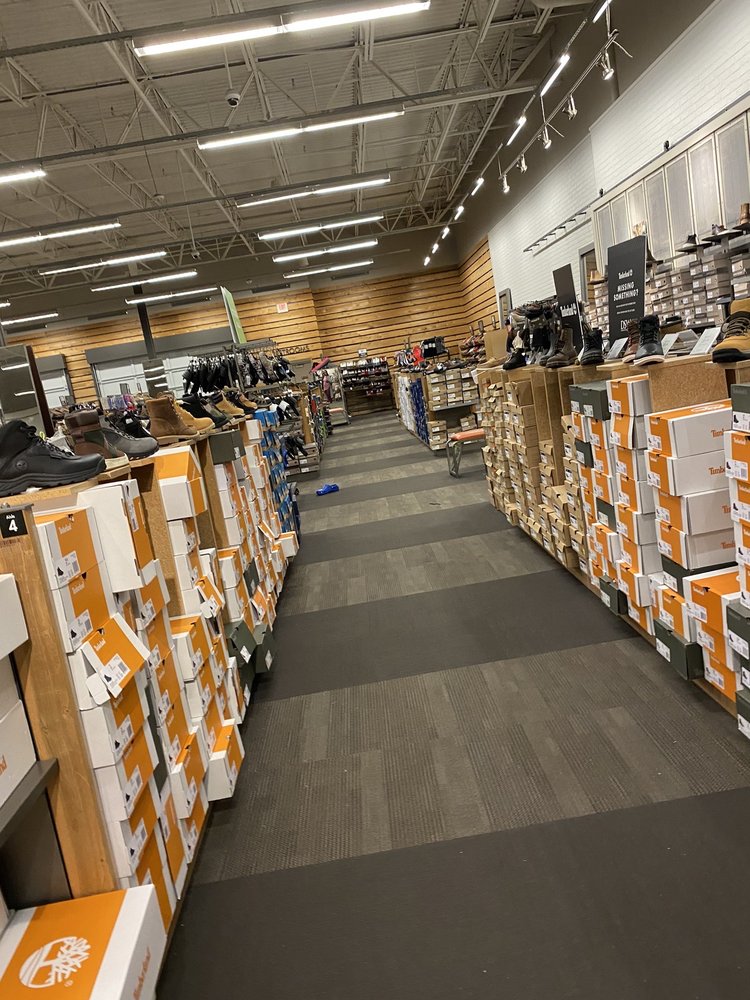 DSW DESIGNER SHOE WAREHOUSE - Updated October 2025 - 18 Photos & 22 ...