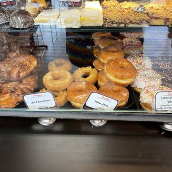 CHUCK’S DONUT SHOP - Updated May 2024 - 367 Photos & 590 Reviews - 5335 ...