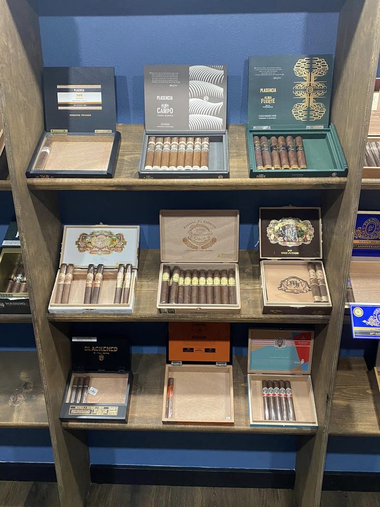ASH CIGAR - Updated December 2024 - 12 Photos - 117 NE De Bell Ave ...