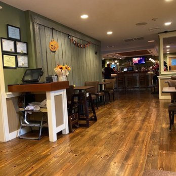 PINEWOOD PUB - Updated October 2025 - 28 Photos & 41 Reviews - 16 Terry ...