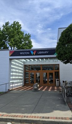 WILTON LIBRARY - Updated December 2025 - 16 Photos - 137 Old Ridgefield ...