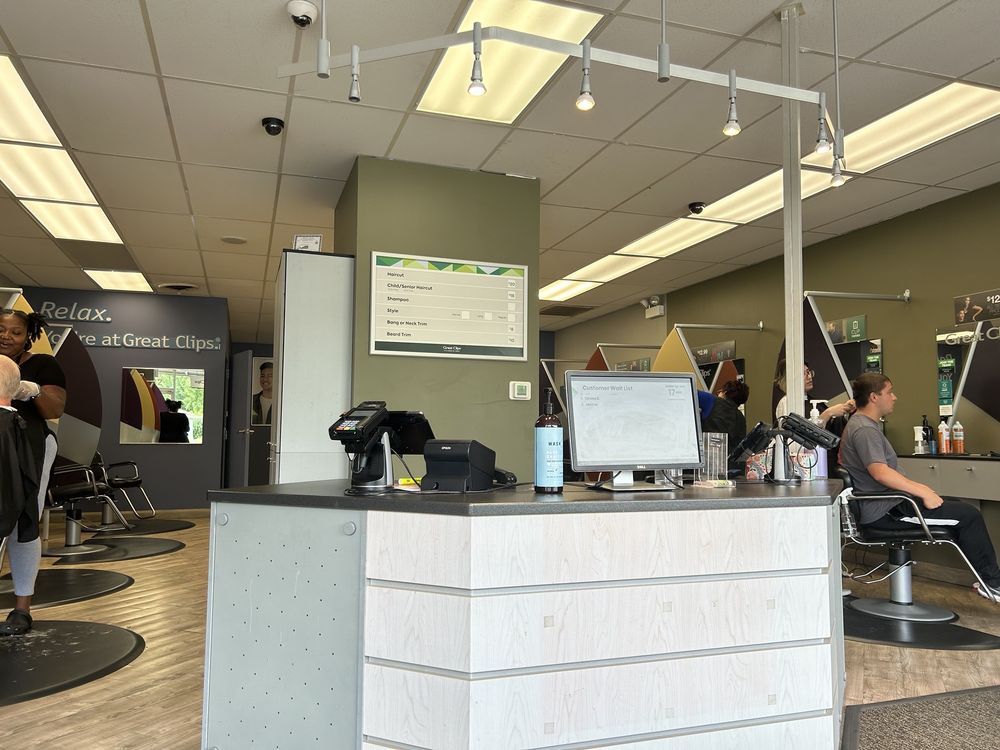 GREAT CLIPS - Updated May 2026 - 23 Reviews - 432 S Main St, Lombard ...