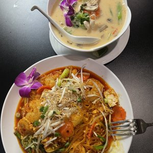MON THAI - 56 Photos & 10 Reviews - 750 Santa Fe Dr, Denver, Colorado ...