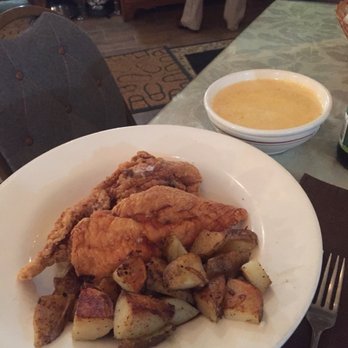 COACH LIGHT INN - Updated December 2025 - 32 Photos & 22 Reviews - 5555 ...