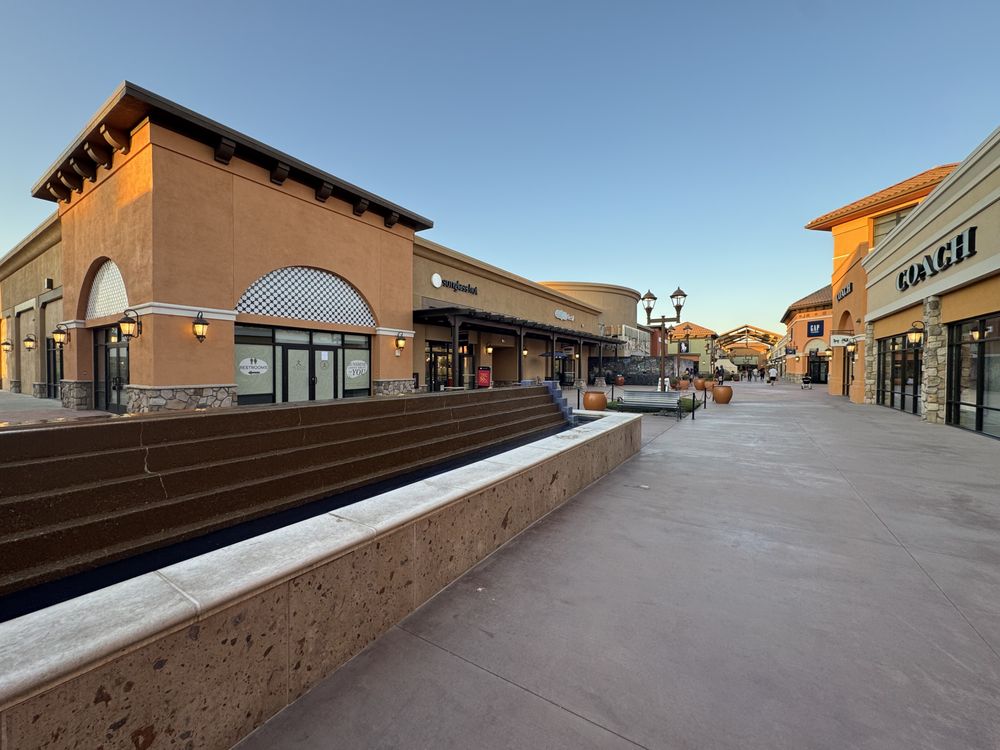 OUTLETS AT TEJON - Updated December 2025 - 547 Photos & 312 Reviews ...