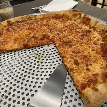 HICKORY STATION PIZZERIA & GRILL - Updated December 2025 - 20 Photos ...