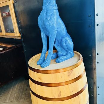 BLUE HOUND KITCHEN & COCKTAILS - Updated December 2025 - 1257 Photos ...