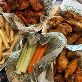 WINGSTOP - Updated July 2025 - 527 Photos & 636 Reviews - 95-1840 ...