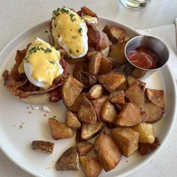 THE ELEANOR - Updated June 2024 - 255 Photos & 203 Reviews - 3207 N ...