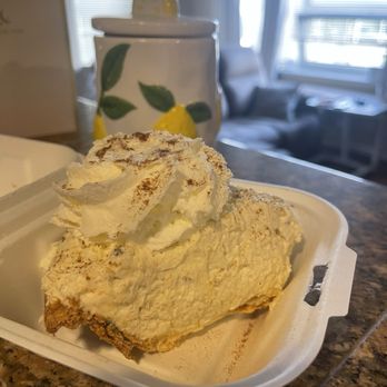 PIE BAR - Updated August 2024 - 1719 Photos & 1709 Reviews - 1361 E ...