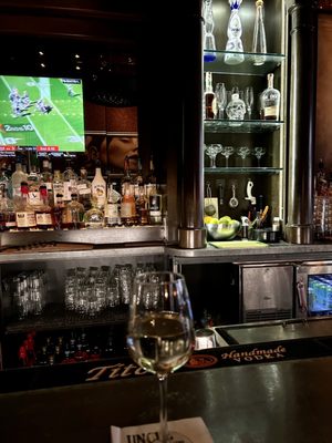 THE RIGHTEOUS ROOM - 60 Photos & 152 Reviews - 641 Walnut St ...