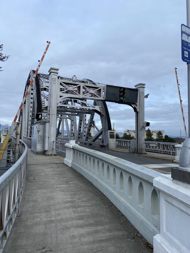 HIGH STREET BRIDGE - Updated January 2025 - 26 Photos - 345 High St ...