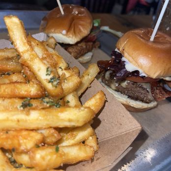 HANGRY CITY GRILLE AND SPIRITS - Updated June 2026 - 270 Photos & 317 ...
