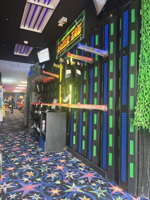 WILD FUN ZONE - 32 Photos & 18 Reviews - 310 Broadway, Wisconsin Dells ...