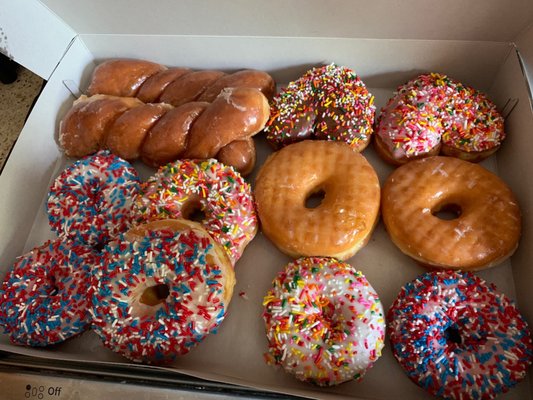 HAPPY DONUTS - Updated July 2024 - 291 Photos & 398 Reviews - 3916 El ...