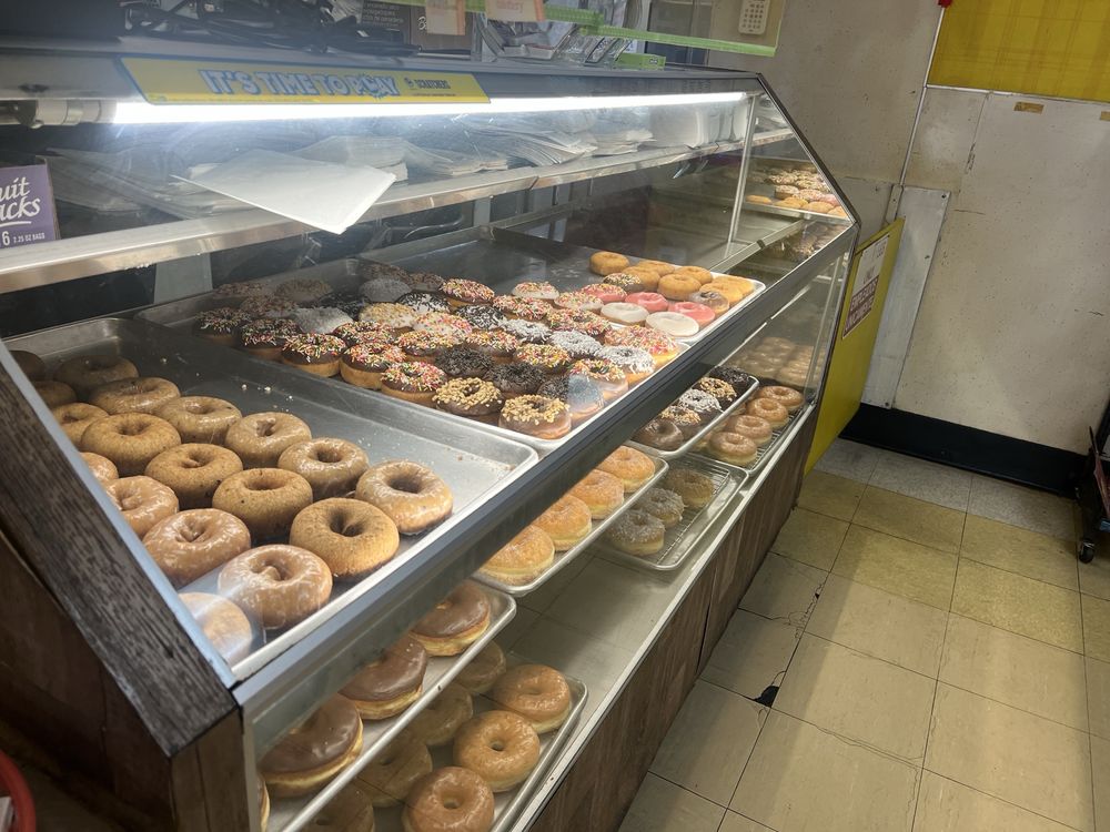 SUPREME DONUTS - Updated September 2025 - 31 Photos & 36 Reviews ...