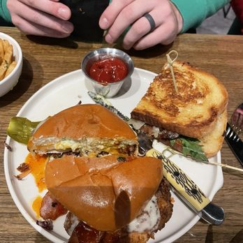 402 EAT + DRINK - Updated October 2025 - 396 Photos & 220 Reviews ...