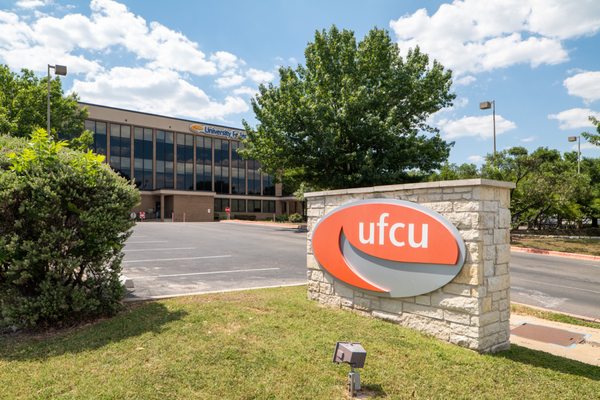 UFCU - Updated September 2025 - 27 Photos & 101 Reviews - 3305 Steck ...