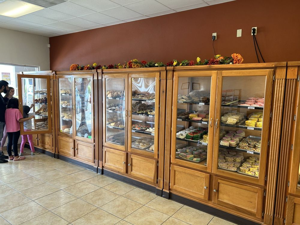 LA REYNERA BAKERY EXPRESS - Updated January 2026 - 912 E Nolana Lp ...