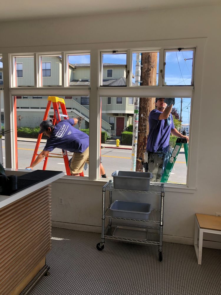 THE GLASS MAN PROFESSIONAL WINDOW WASHING - Updated December 2025 - 32 ...