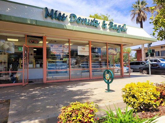 MISS DONUTS AND BAGELS - Updated September 2025 - 275 Photos & 350 ...