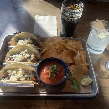 COMMUNITY BEER COMPANY - Updated November 2025 - 462 Photos & 293 ...