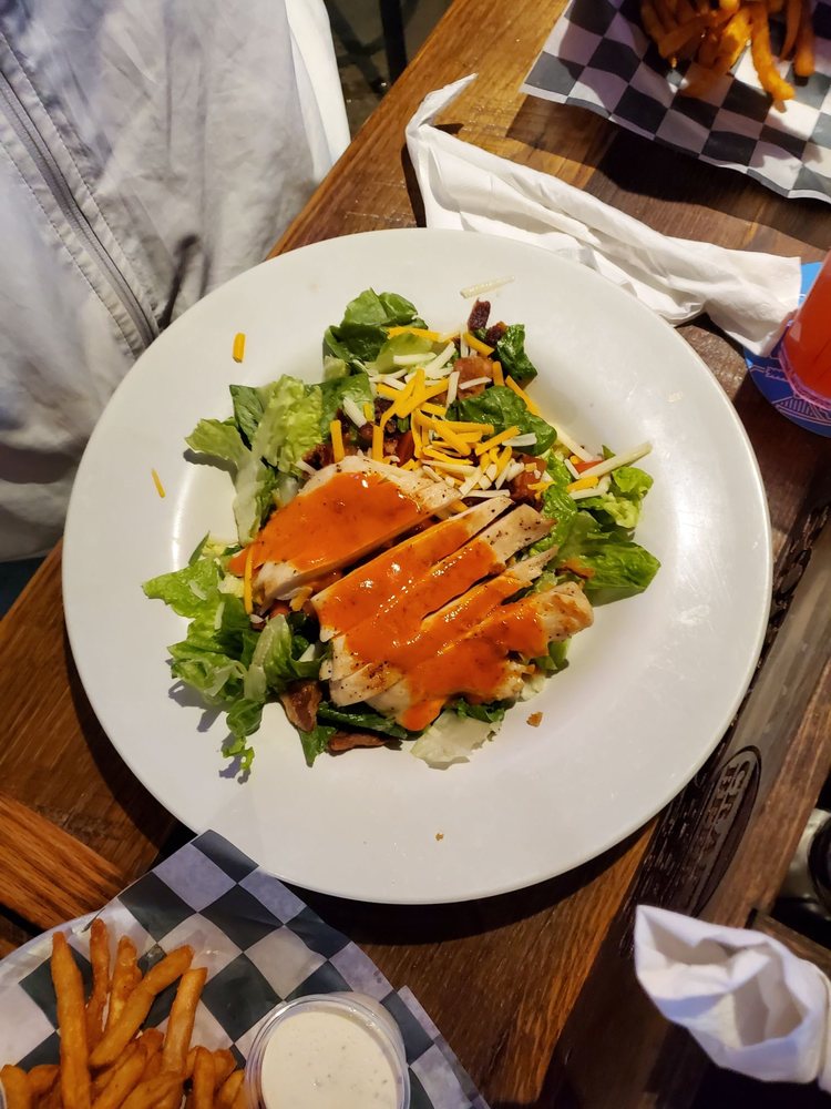 POUNDERS PUB & GRUB - 44 Photos & 71 Reviews - 1702 6th Ave SE ...