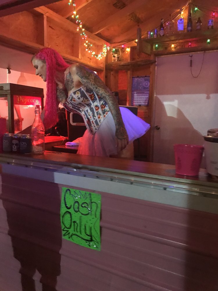 PINKYS: THE SMALLEST BAR IN ALABAMA - Updated January 2026 - 659 ...