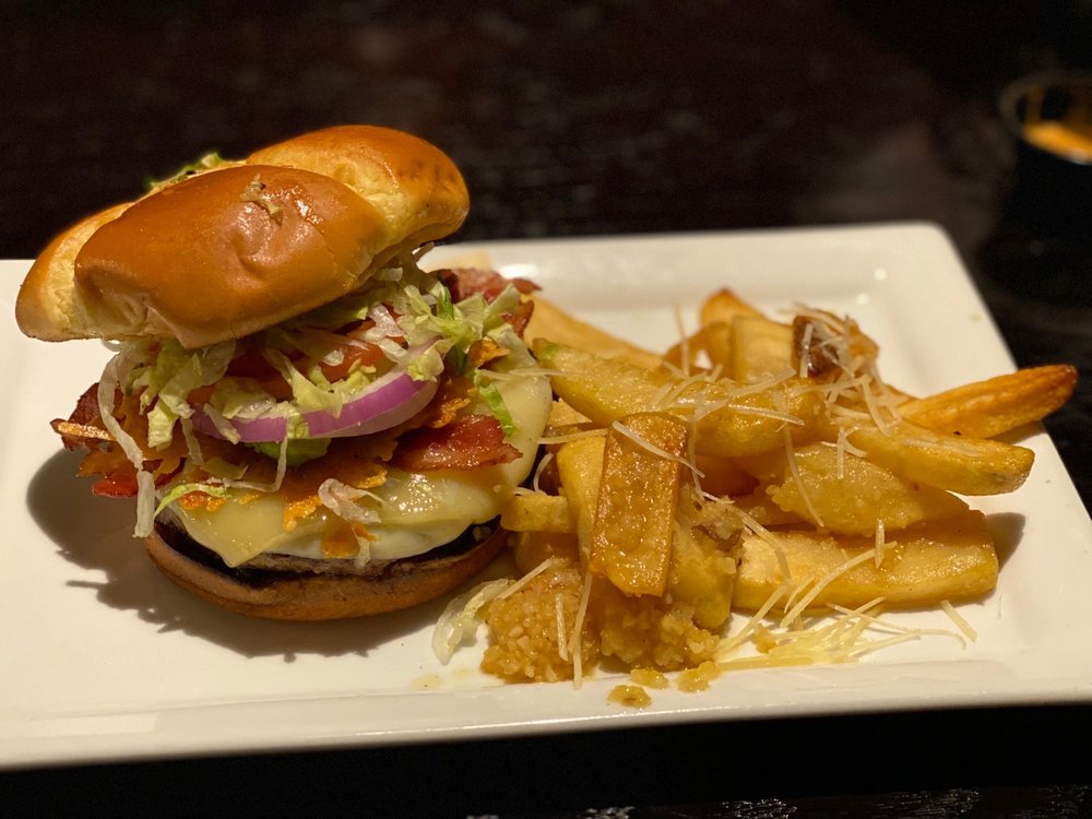 RED ROBIN GOURMET BURGERS AND BREWS - 128 Photos & 147 Reviews - 2100 ...