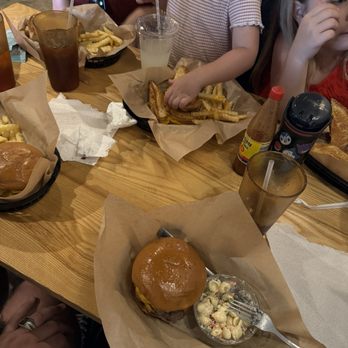 EIGHTH & MAIN BURGER - Updated July 2025 - 17 Photos & 12 Reviews - 822 ...