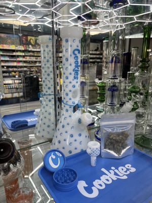 PLUTO SMOKE SHOP - Updated October 2024 - 18 Photos - 1112 W 6th St ...