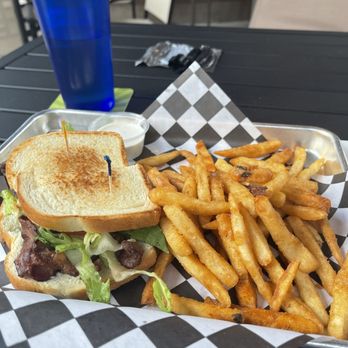 ROGUE PUB N PUTT - Updated October 2025 - 19 Photos & 17 Reviews - 410 ...