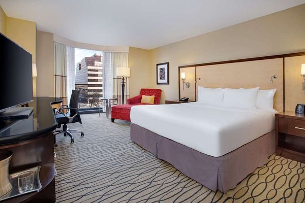 HILTON ROSEMONT/CHICAGO O’HARE - 204 Photos & 155 Reviews - 5550 N ...