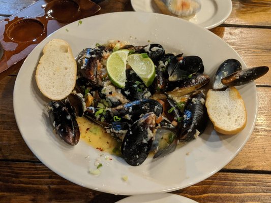 UNIVERSITY DRAFT HOUSE - 140 Reviews & 169 Photos - 2405 W University ...