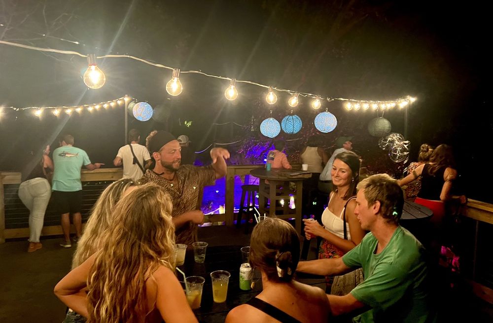 SWELLS’A BREWING DUCK DIVE BAR - Updated August 2025 - 32 Photos - 106 ...