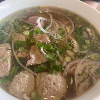 PHO VIETZ - Updated October 2024 - 138 Photos & 61 Reviews - 4906 Maple ...