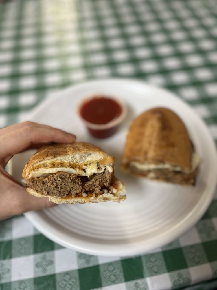 CAPRI DELI - Updated August 2025 - 897 Photos & 1134 Reviews - 713 E ...