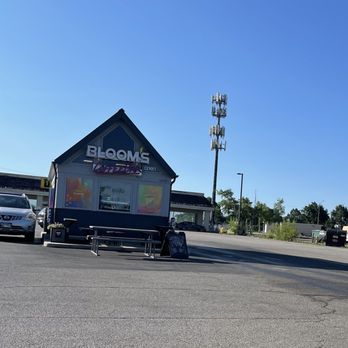 BLOOMS COFFEE BAR - Updated September 2025 - 32 Photos & 43 Reviews ...