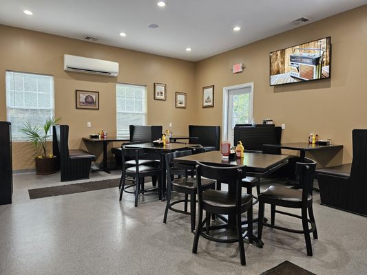 MAD RIVER CREAMERY & DELI - Updated October 2025 - 29 Photos & 12 ...