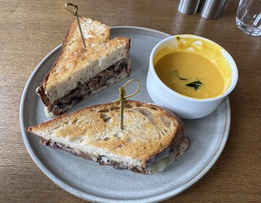 ALPINE HALL - 15 Photos - 7412 Mountain Rd, Stowe, Vermont - American ...