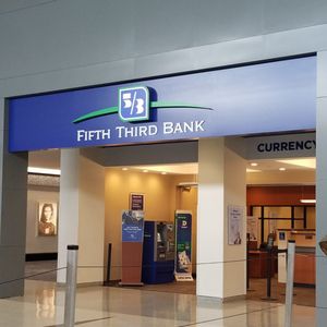 FIFTH THIRD BANK - Updated June 2024 - 2150 Sherman Ave, Cincinnati ...