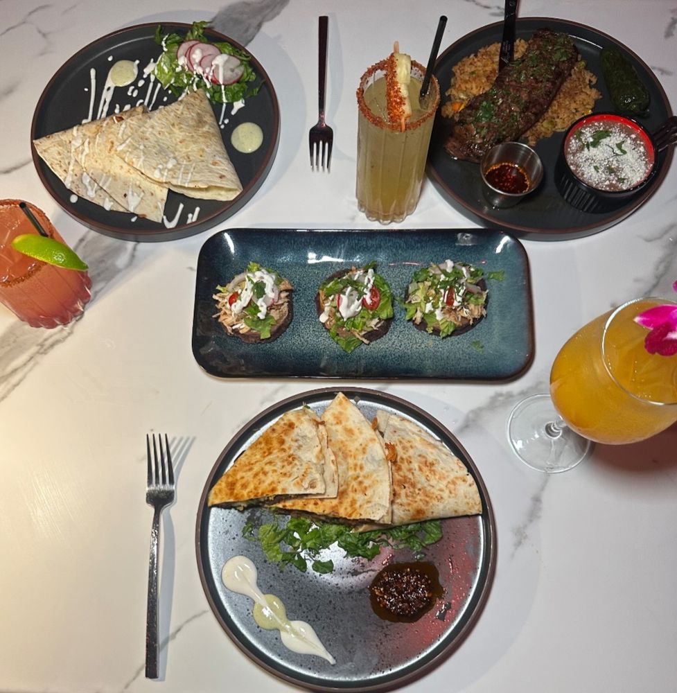 SCARLET LOUNGE & KITCHEN - Updated December 2025 - 57 Photos - 2618 Elm ...