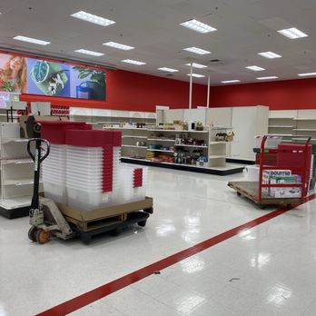 TARGET - Updated December 2025 - 101 Photos & 124 Reviews - 3210 N ...