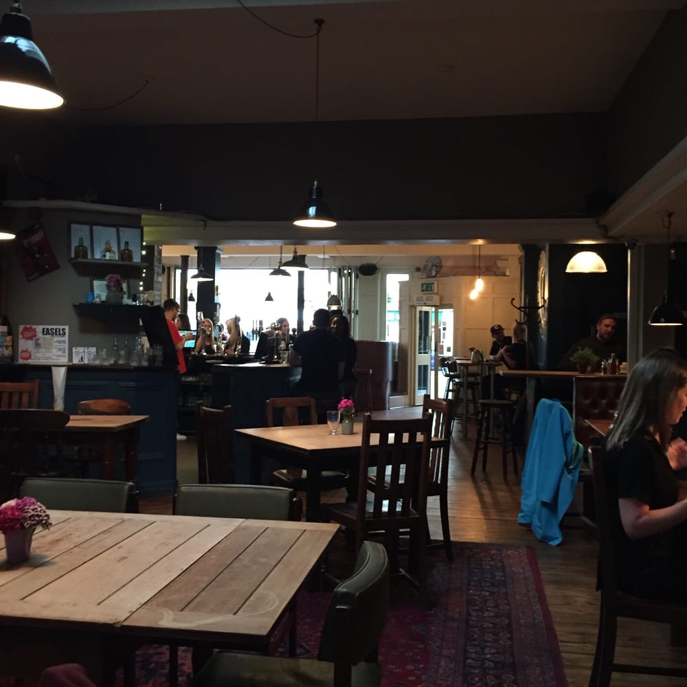 TRINITY PUB - Updated July 2024 - 18 Photos & 21 Reviews - 202-206 ...