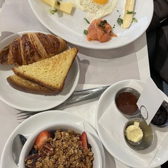 FRIEDA - Updated April 2025 - 371 Photos & 276 Reviews - 320 Walnut St ...